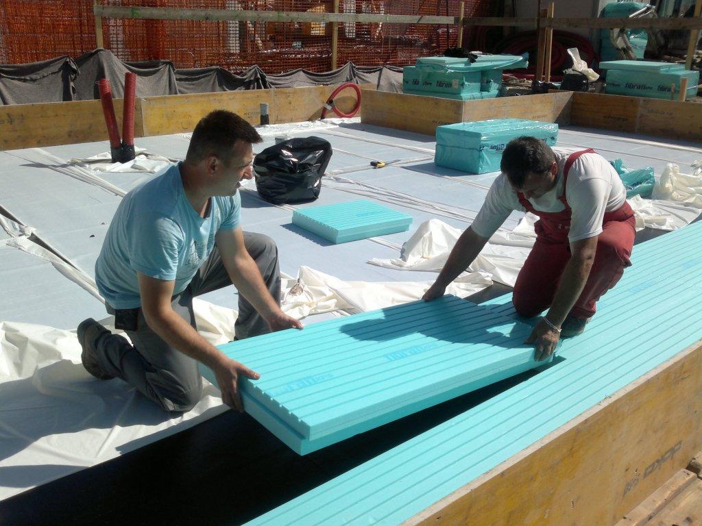 Posel in industrija: Toplotna izolacija temeljne plošče za prijetno topla tla