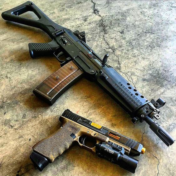 Arms ID'ed: SIG SG 553