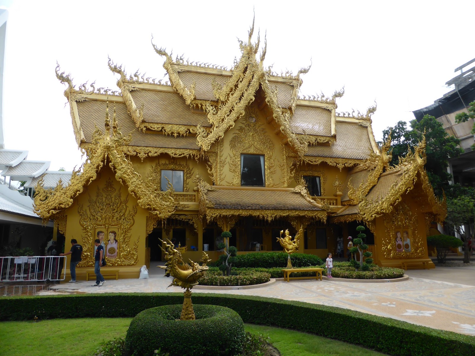 Cath à HK: Chiang Rai - Temple Blanc - Maisons noires - province de ...