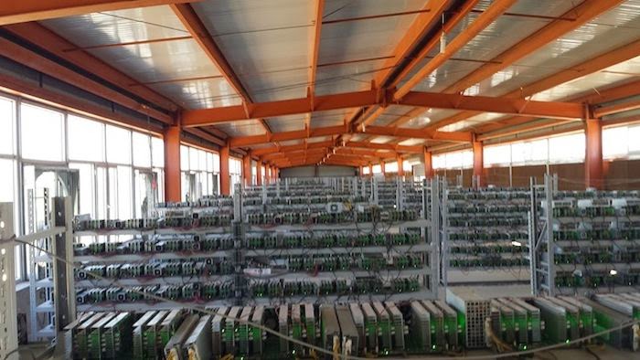 World Of Technology: Inside a Large Bitcoin Farm (17 pics)