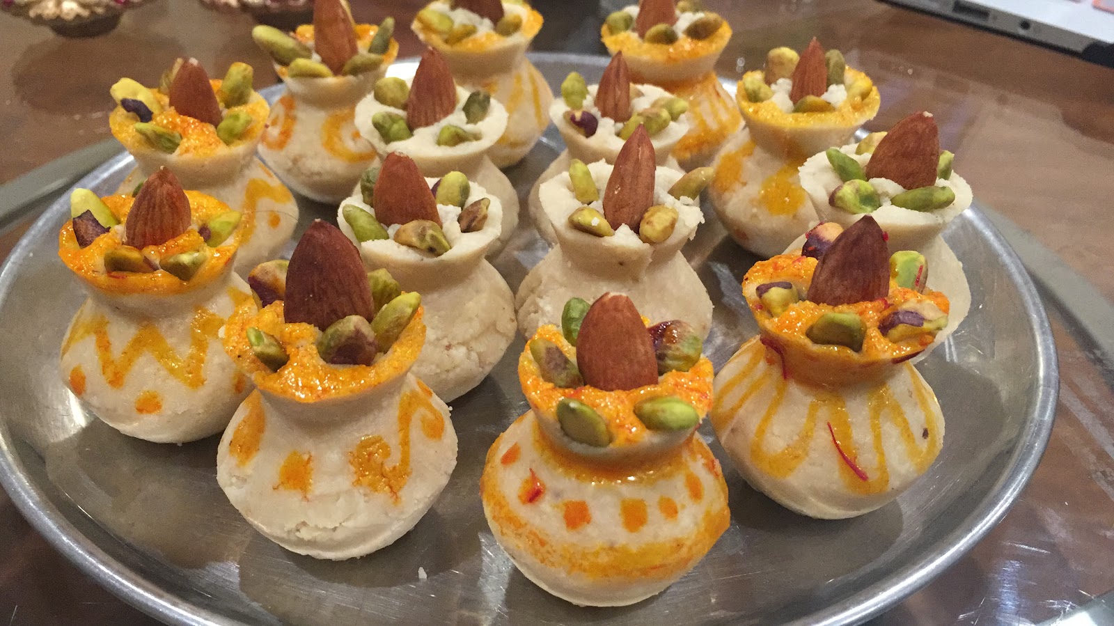 Shital's-Kitchen: Kaju Kalash