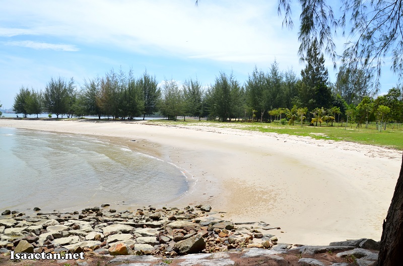 Isaactan.net: Pantai Cahaya Negeri Port Dickson - Beach Getaway