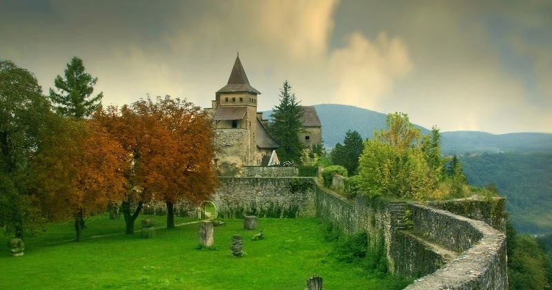 BLUE SKY MOSTAR media and publishing: Ostrožac Castle