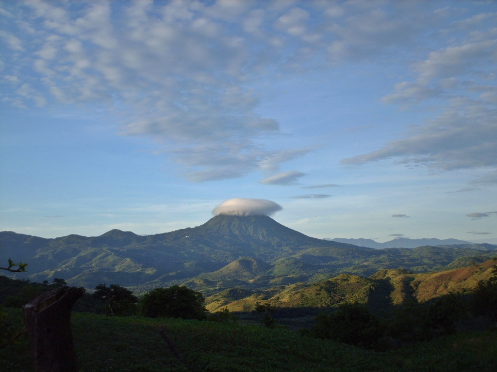 JUTIAPA - VOLCAN CHINGO VISTO DESDE EL VOLCAN VIVORAS