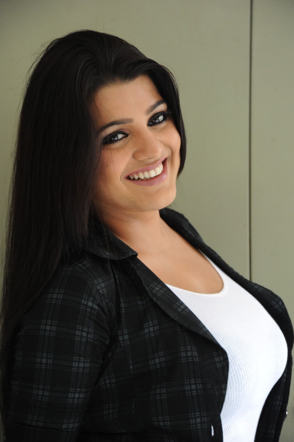 Newstillsindia: Actress Tashu Koushik Photos