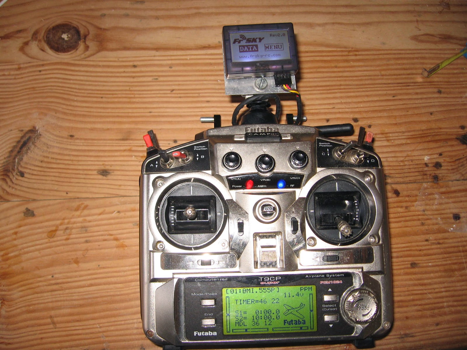 CARNA'VOL: Passage en 2,4 GHZ + Télémetrie sur FUTABA T9CP