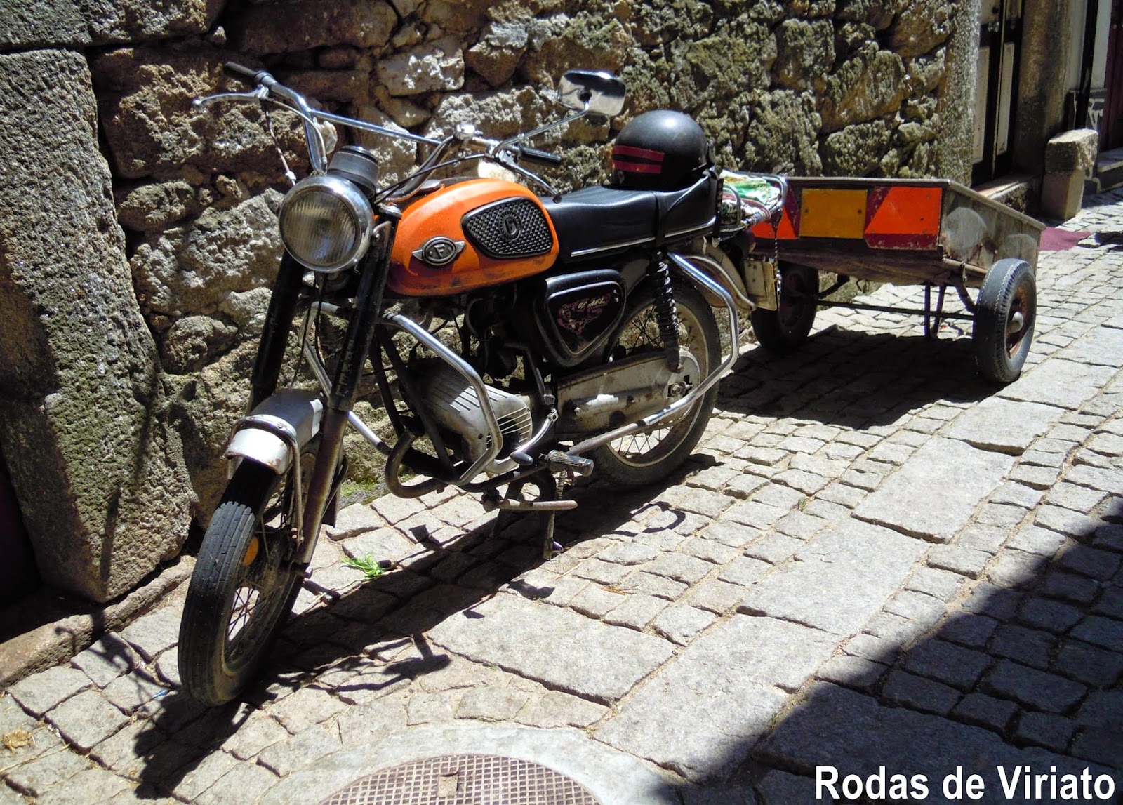 Motorizada Famel e atrelado no interior do país