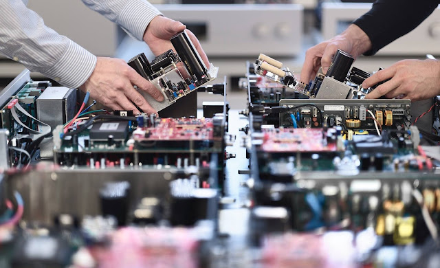 Soulution 760 D/A-Converter in production – M & S | Ultimate High-Fidelity