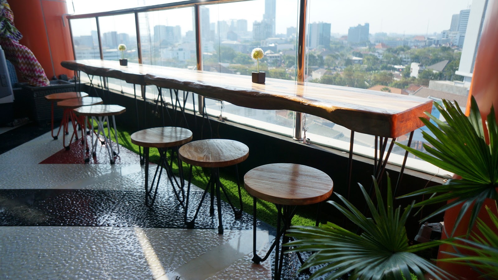 Kooffee+ Roof Bar Surabaya (Review) | Laura Angelia