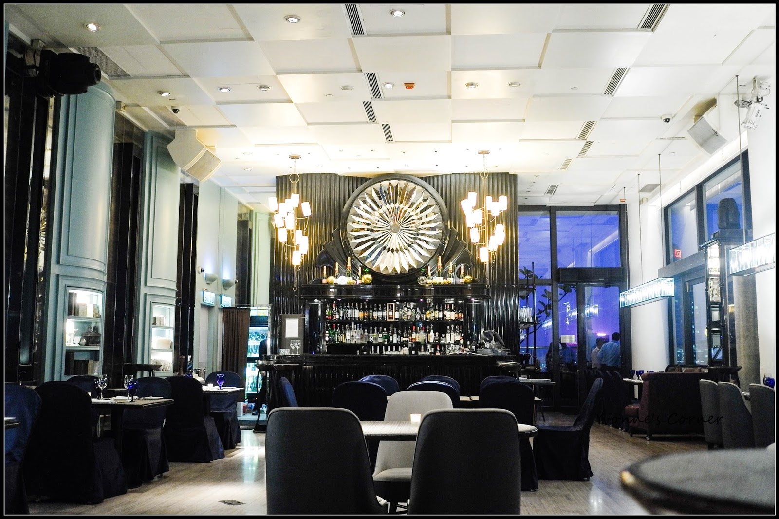 Yvonne's Corner: 醉人夜景 @ Azure Restaurant Slash Bar