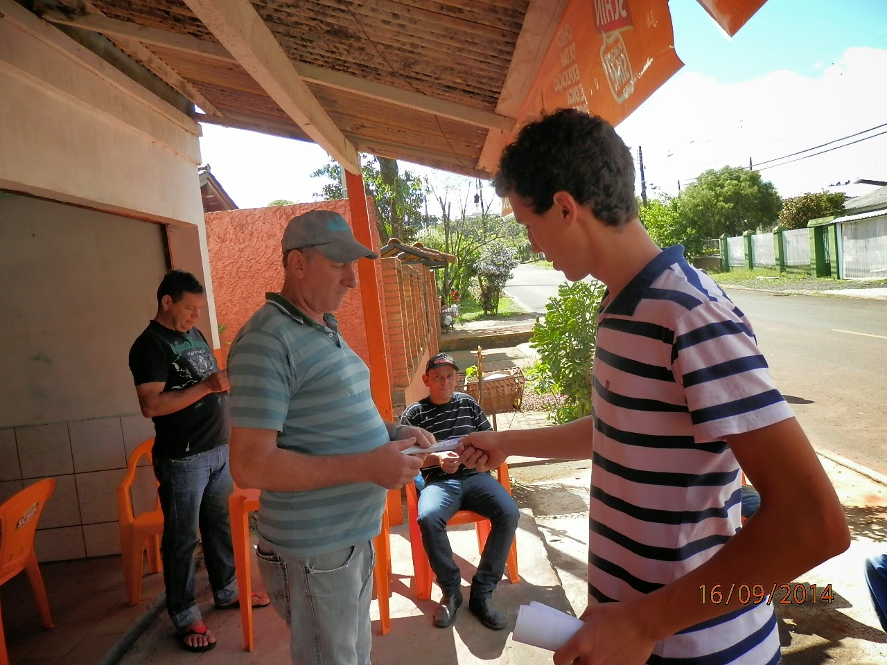 Escola Marafon: Entregando panfletos