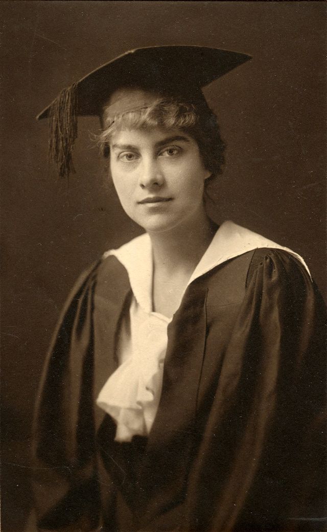 21 Charming Photos of the Graduates From the Late 19th and Early 20th ...