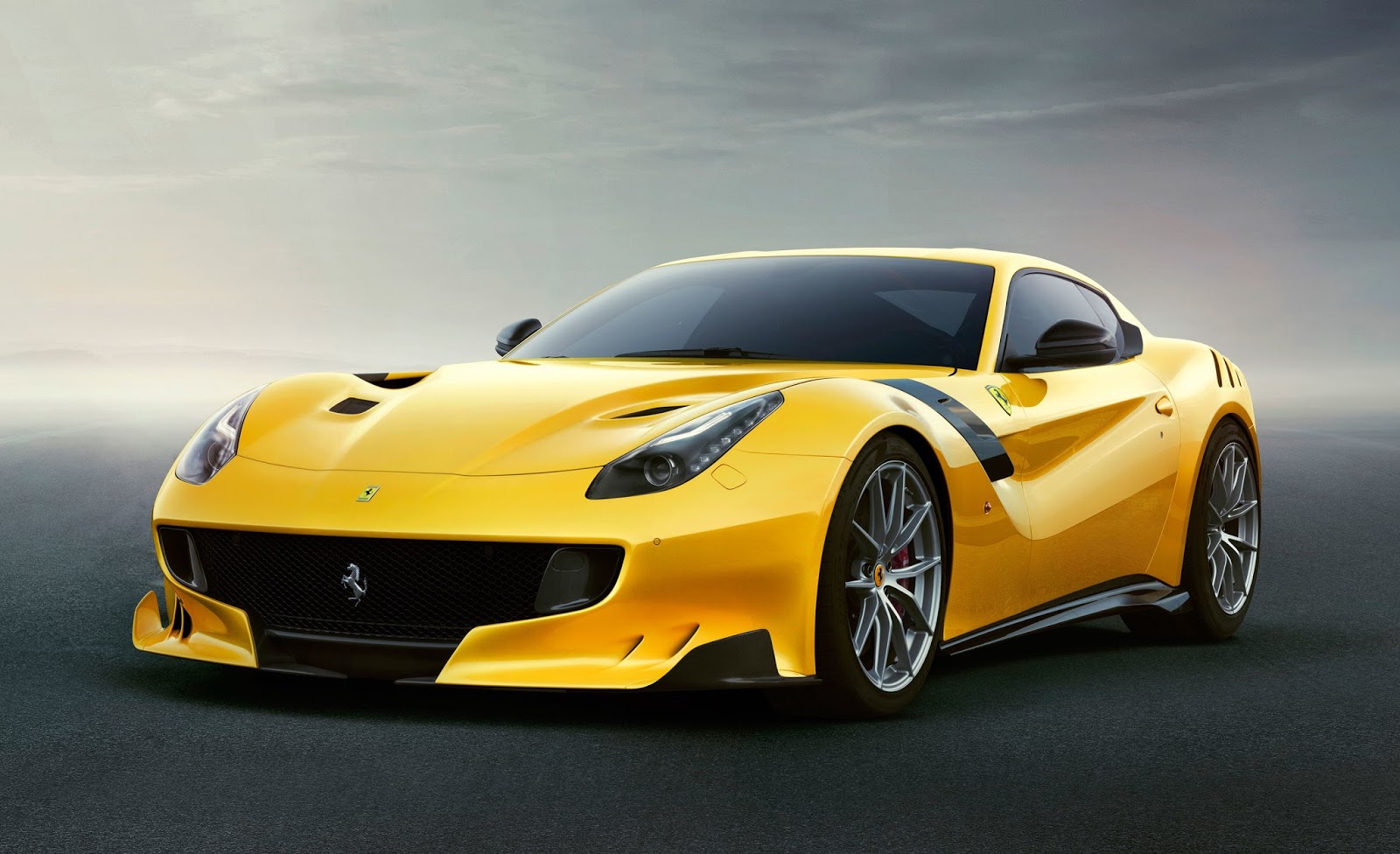 Passion For Luxury : Ferrari F12 tdF