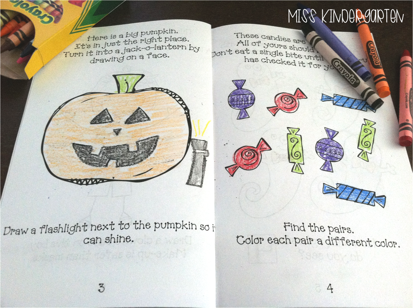 Freebielicious: Halloween Safety {interactive mini book}