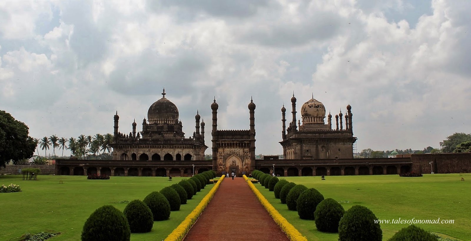Tales Of A Nomad: Bijapur- Sprinkled with Monuments