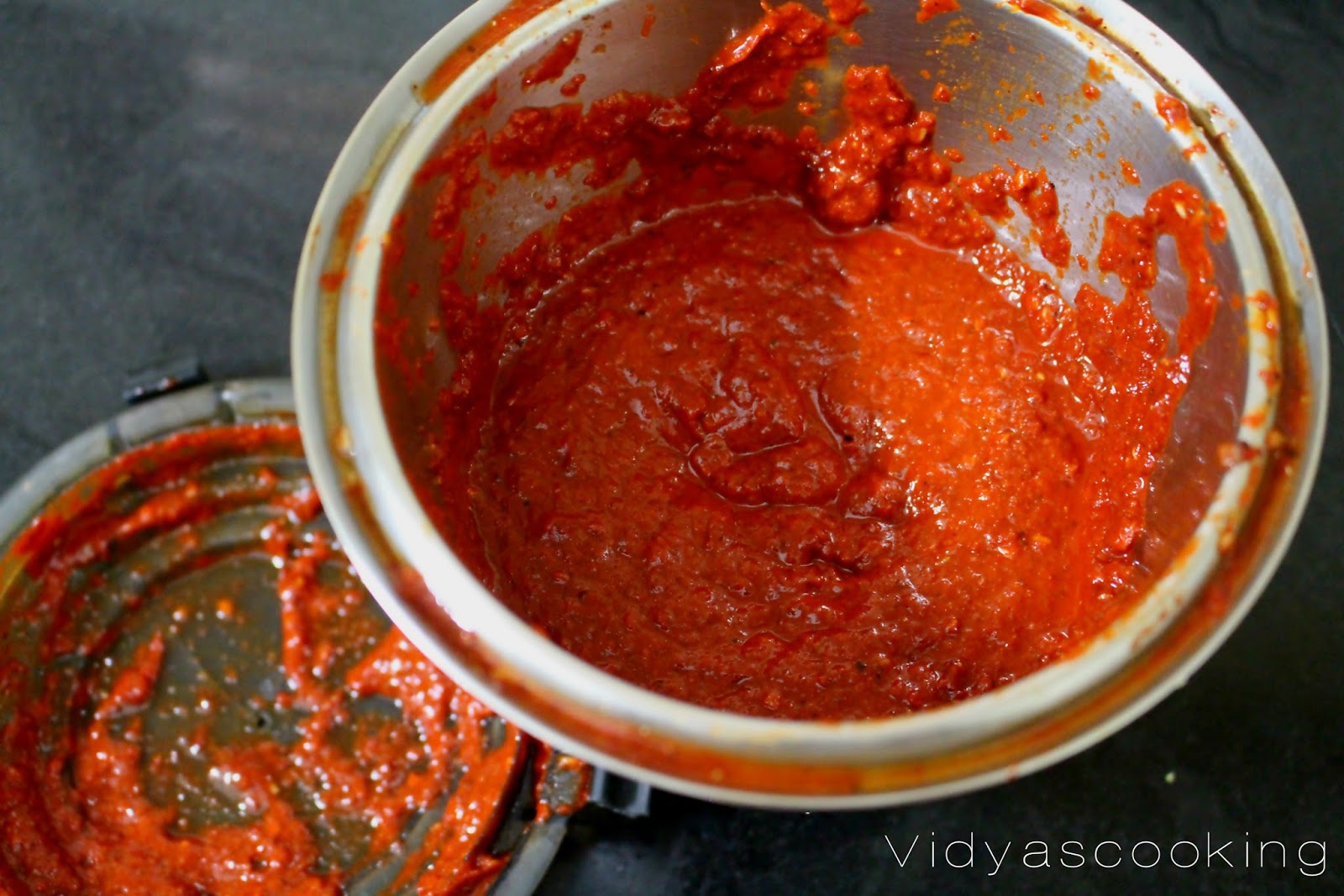 Kori Gassi/ Kori Rotti (Mangalorean Chicken Curry) Recipe