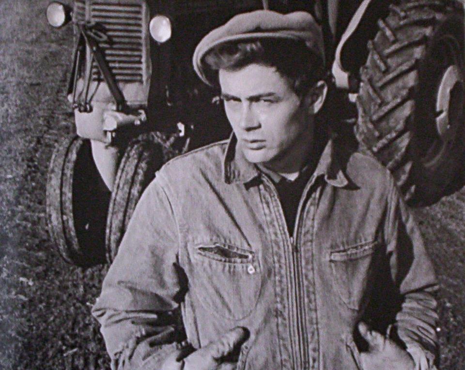 JAMES DEAN: CAMPESINO EN FAIRMOUNT. FARMER