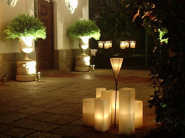 Glamour Organização de Eventos: Decoração com luminárias