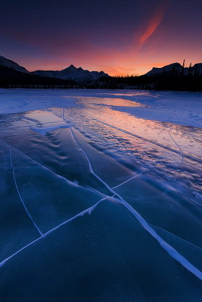 Complte Frozen Lake Unusual, Rare, Crazy, Beautiful Photos | Naturally ...