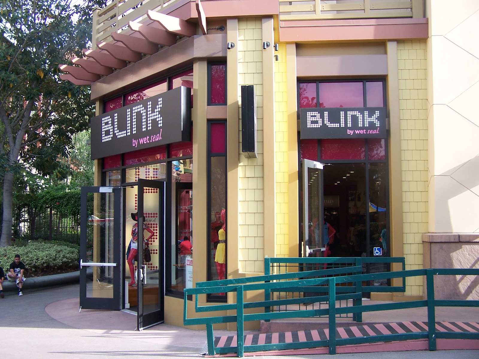 D Que Blog: Let's Go Downtown