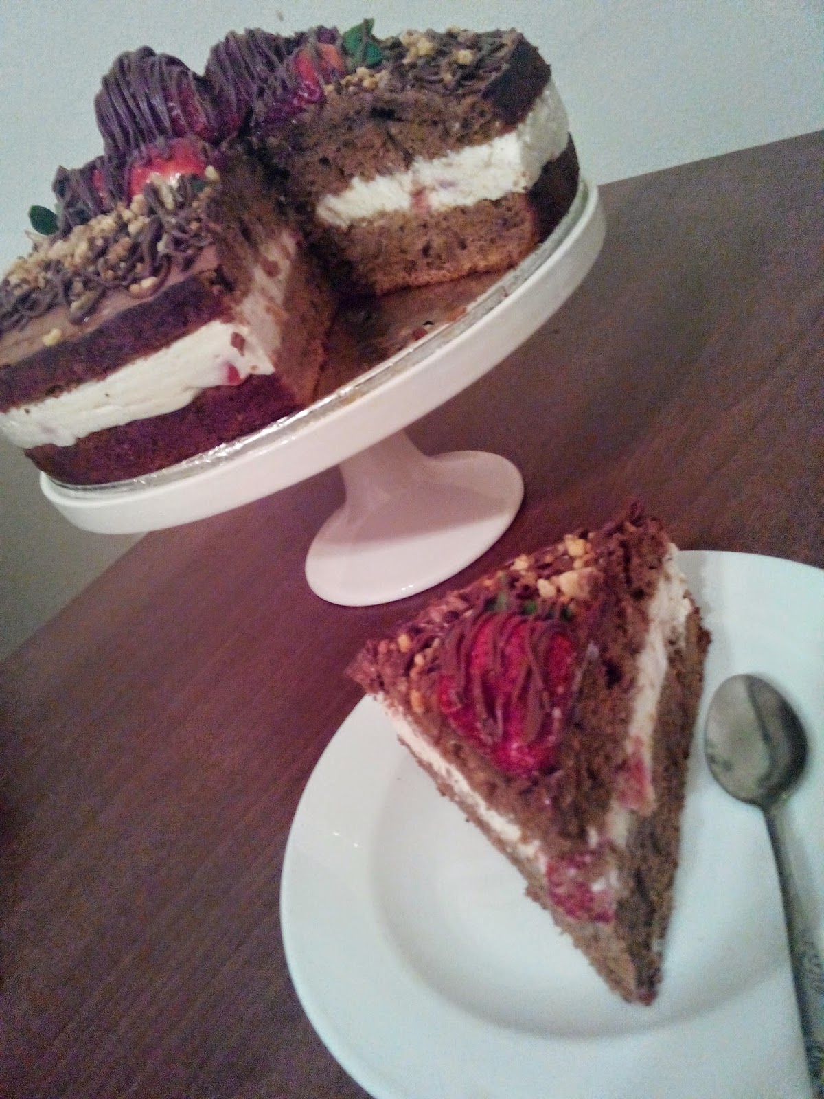 Lally's Blog: Tort cu ciocolata, mascarpone si capsuni