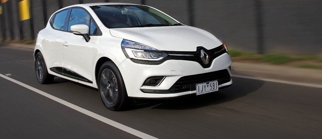 drivingandlife: RENAULT'S CURVACEOUS CLIO