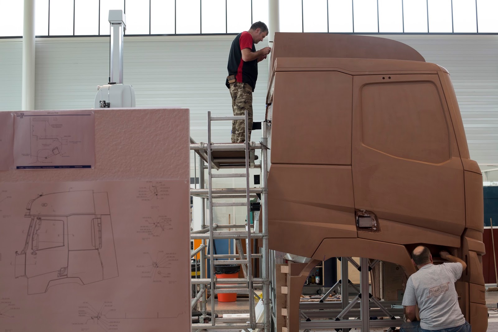 DIECIOCHO RUEDAS: MACK MUESTRA AÚN MÁS SU NUEVO CAMIÓN PESADO… DISEÑADO ...