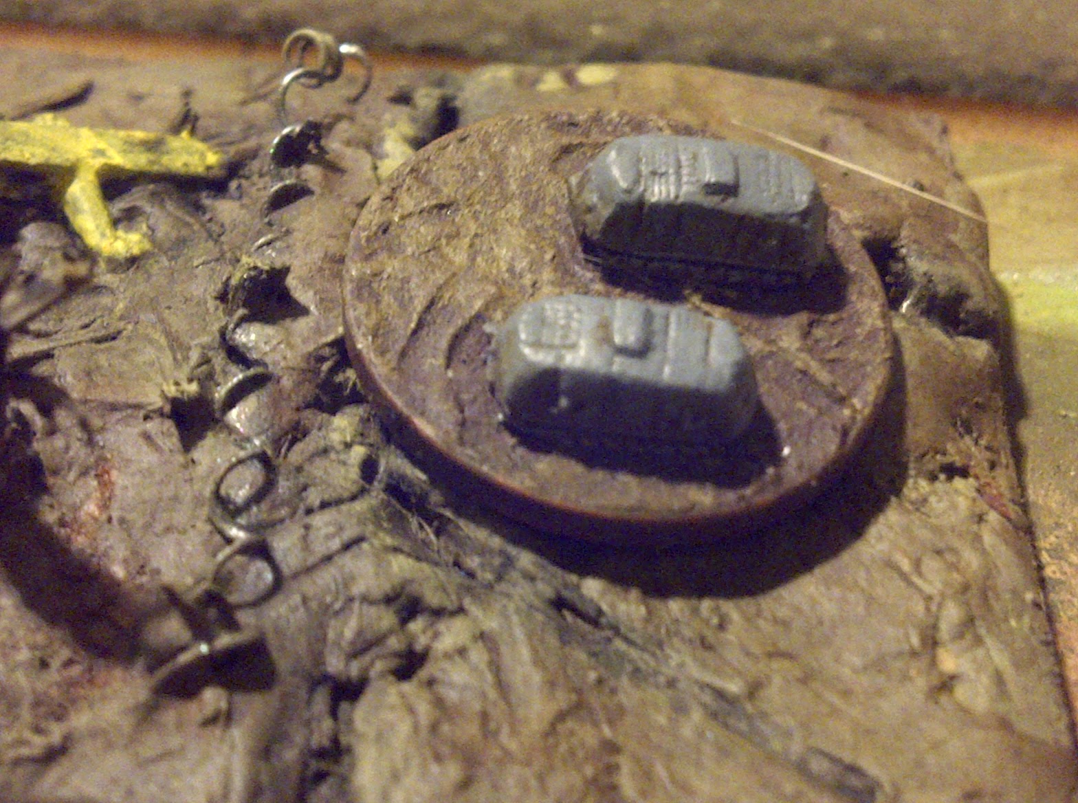 2mm Wargaming: 2mm WW1 tanks and a trench piece