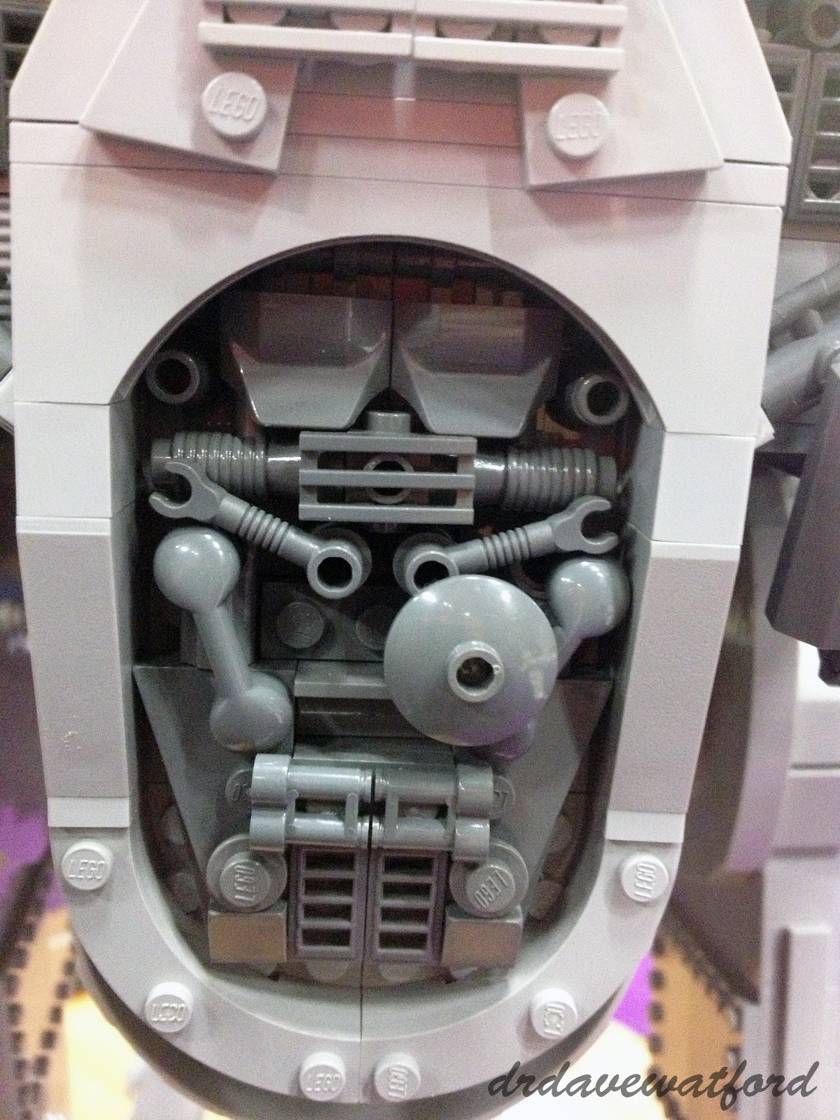 Gimme Lego: UCS AT-AT : Body Beautiful