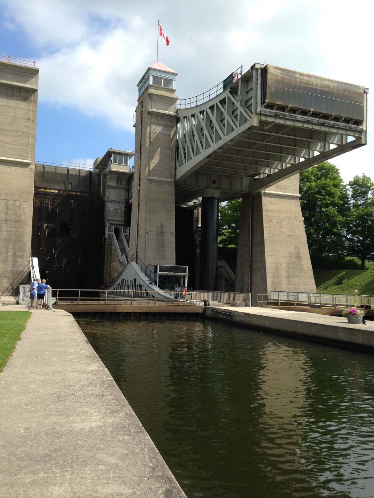 Aunt Aggie's Adventures: We visited the lift lock.