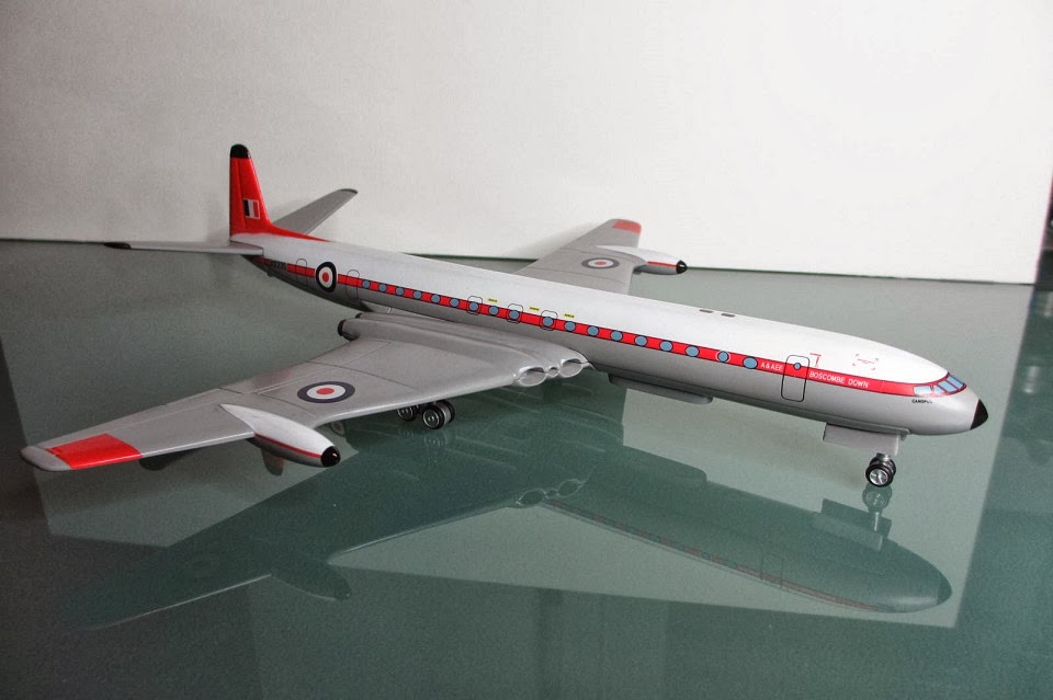 1/144 airbattle: 1/144 De Havilland Comet - by Corgi