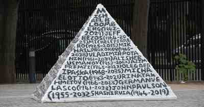 London Art News: Pyramids in London