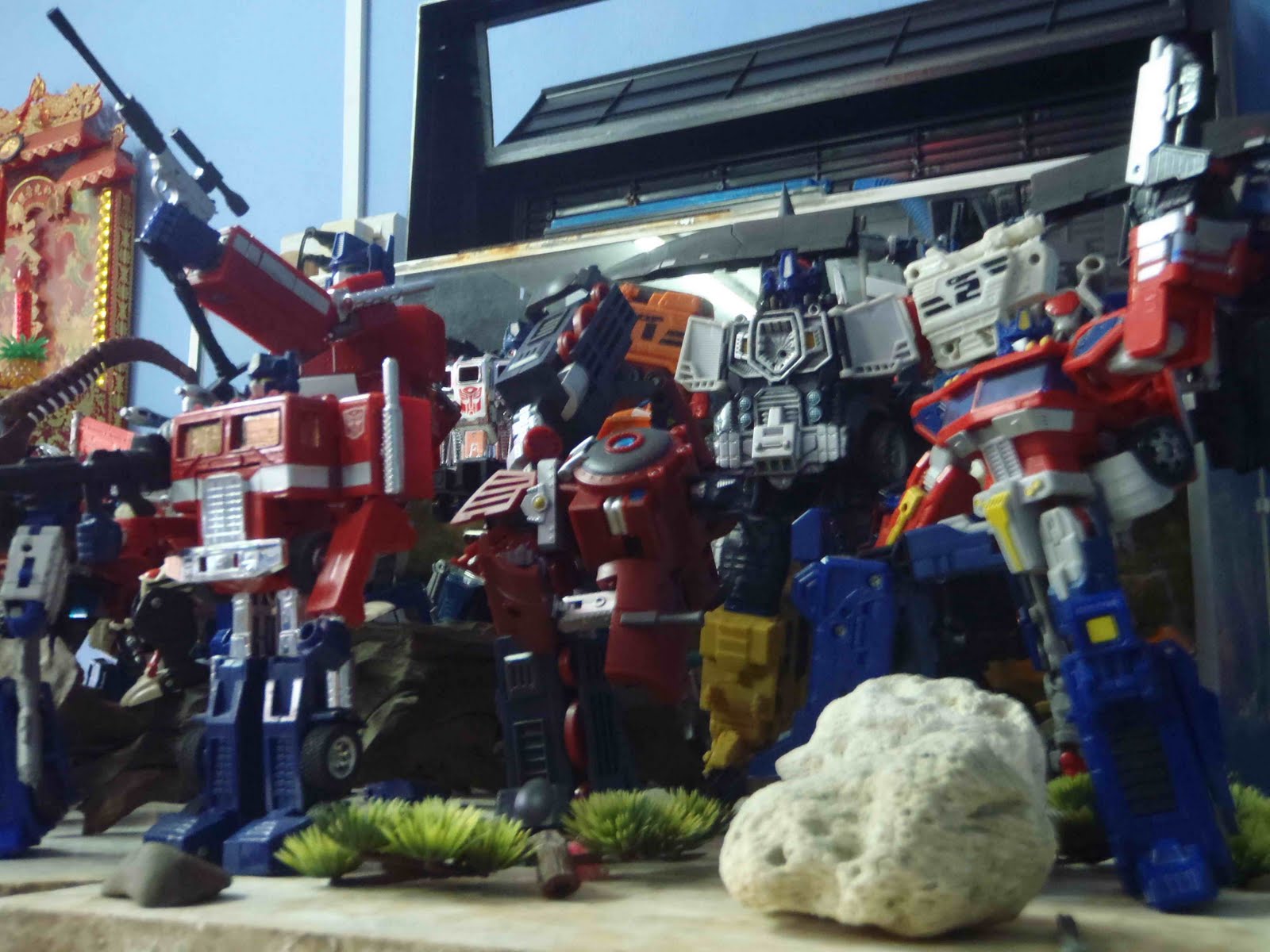 New Planet Cybertron: Various Transformers Diorama