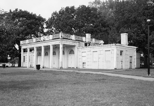The vanished teahouse at Hains Point