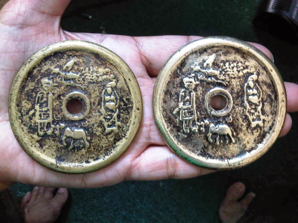 Duit Syiling Yasin: Very Rare - 2 koin gobog wayang motif zaman nabi ...