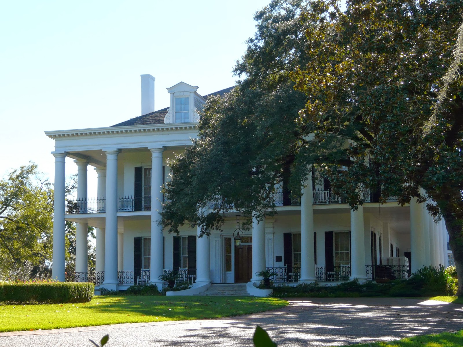VIVA LA VITA: Antebellum architecture at the Mississippi river