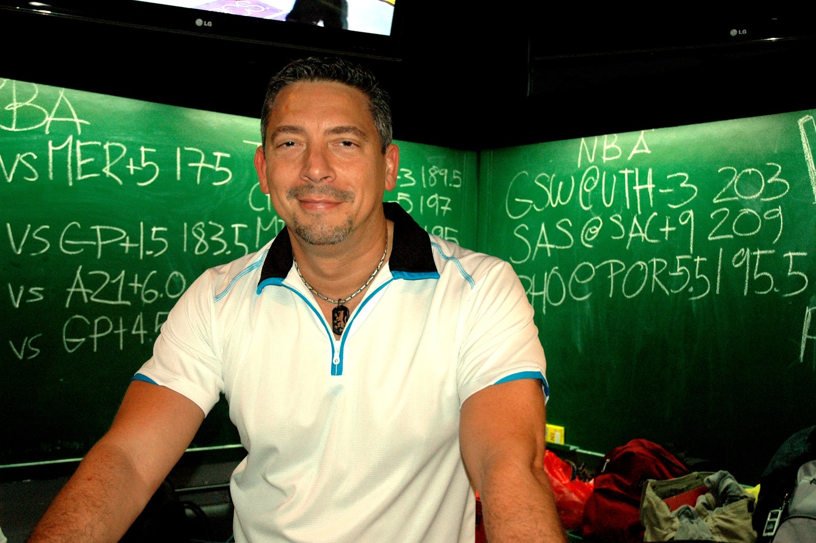 DUDE FOR FOOD: A Cool Fast Break at Skinny Mike's