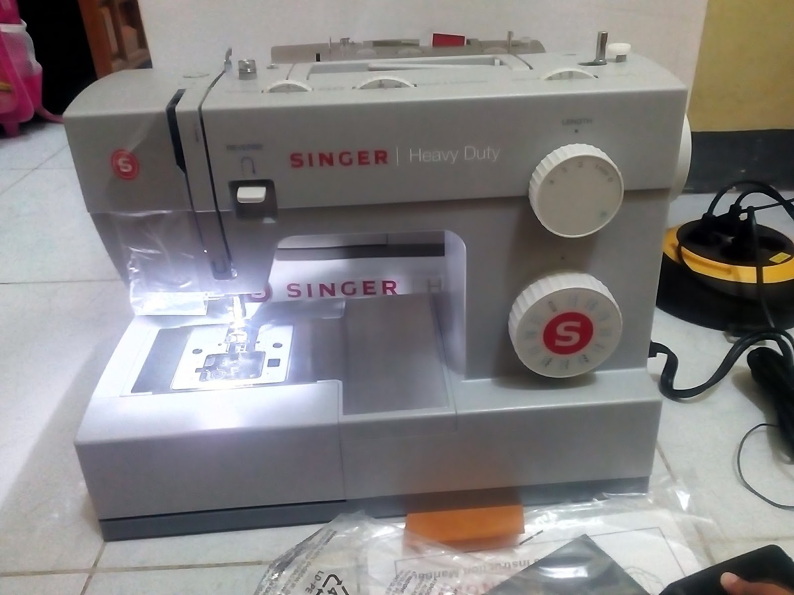 Mesin jahit SINGER portable listrik: Mesin jahit singer portable listrik