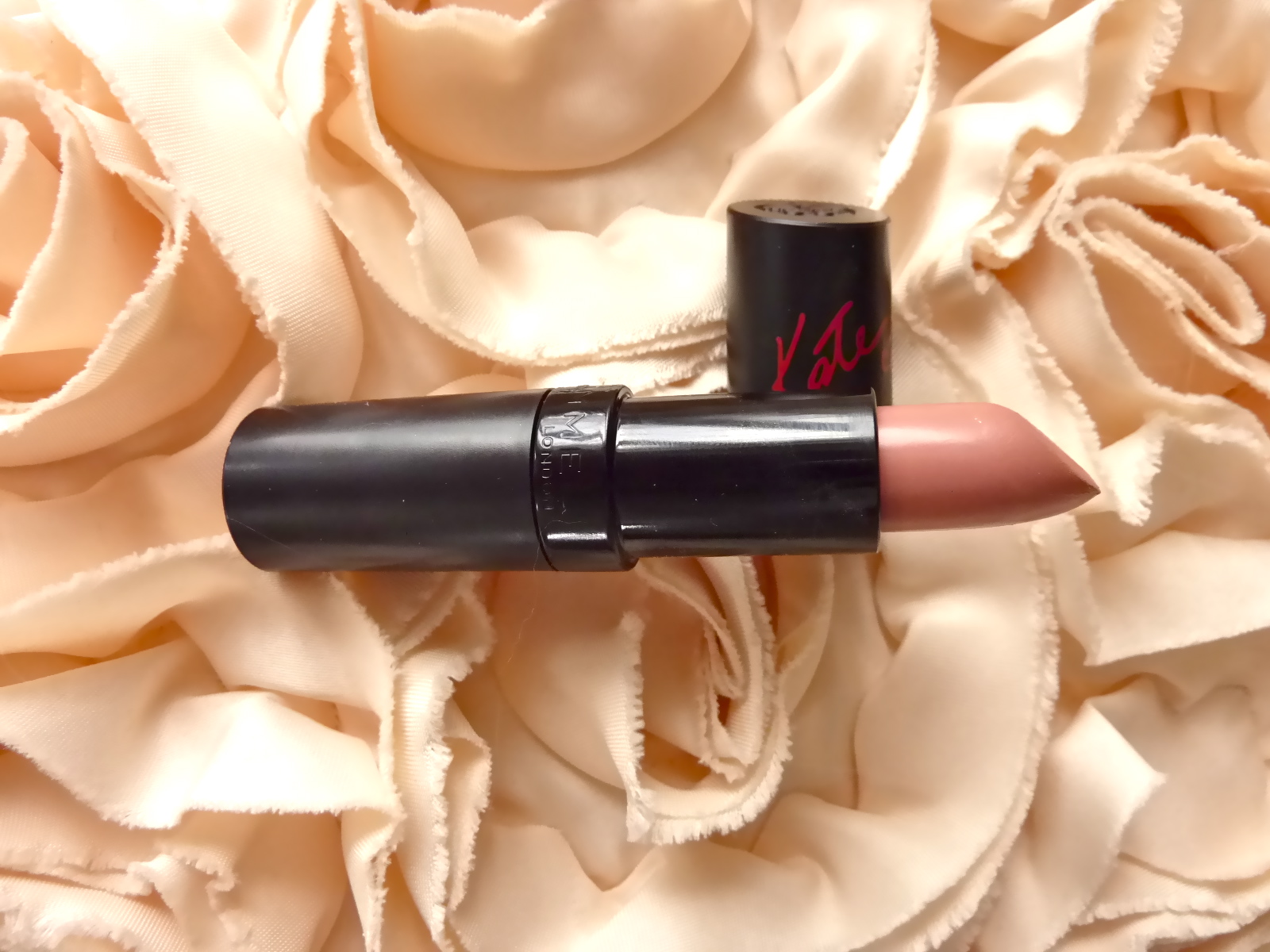 Rimmel London: Rouge à lèvres Kate Moss / lipstick 03 ~ Look Inside My ...