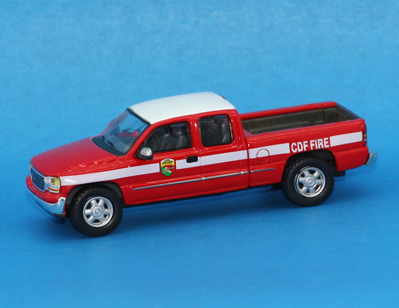 Incredible Mini Garage: GMC Sierra Crew Cab 1999 CDC Fire 1/72 Cararama