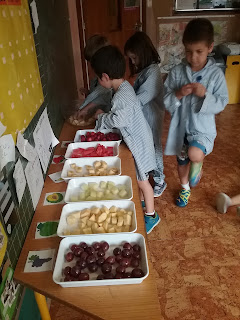 ENEBLOGGA: JUGANDO CON LA FRUTA