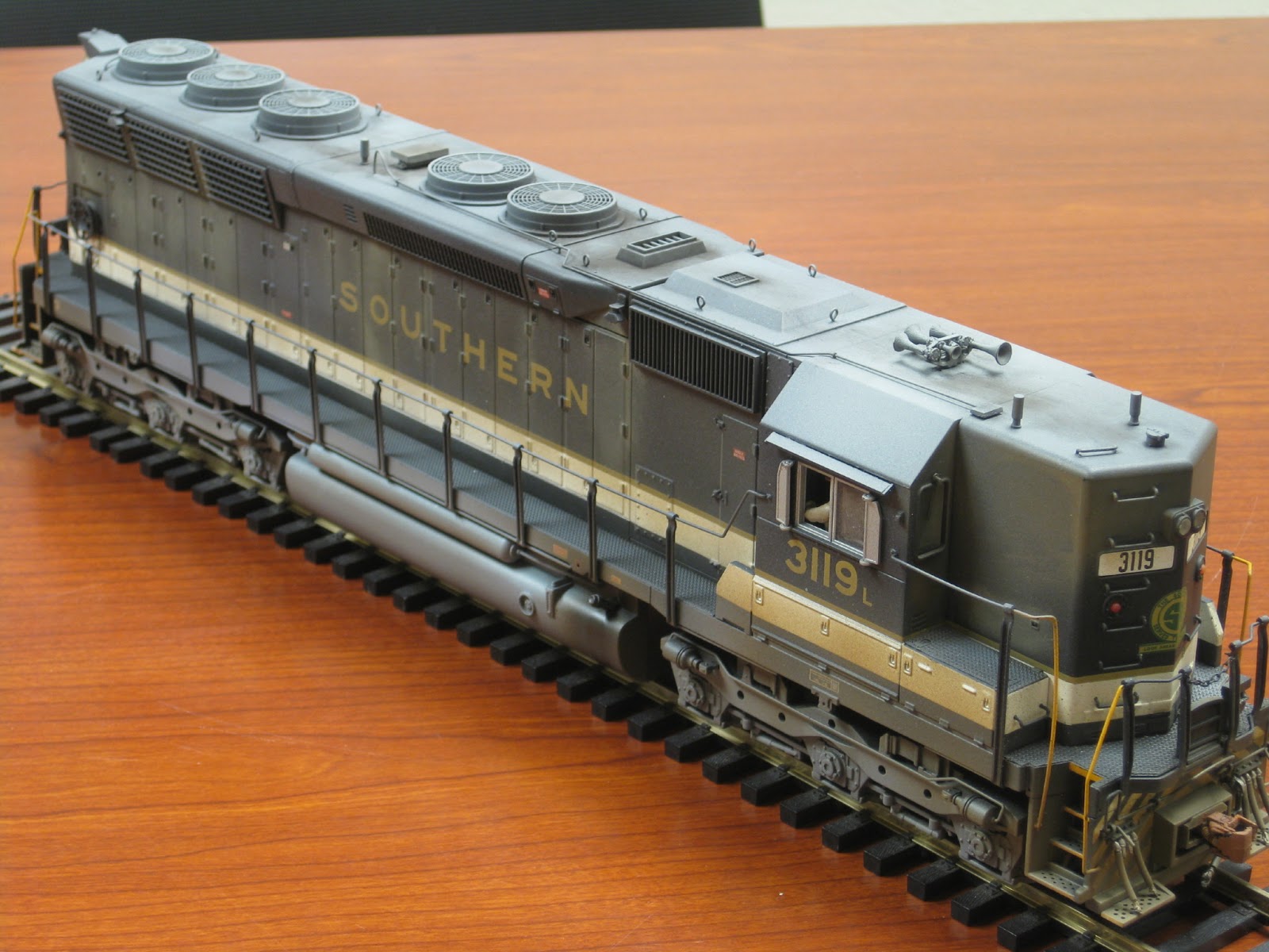 David's O Scale Blog: MTH 2R SOU SD45