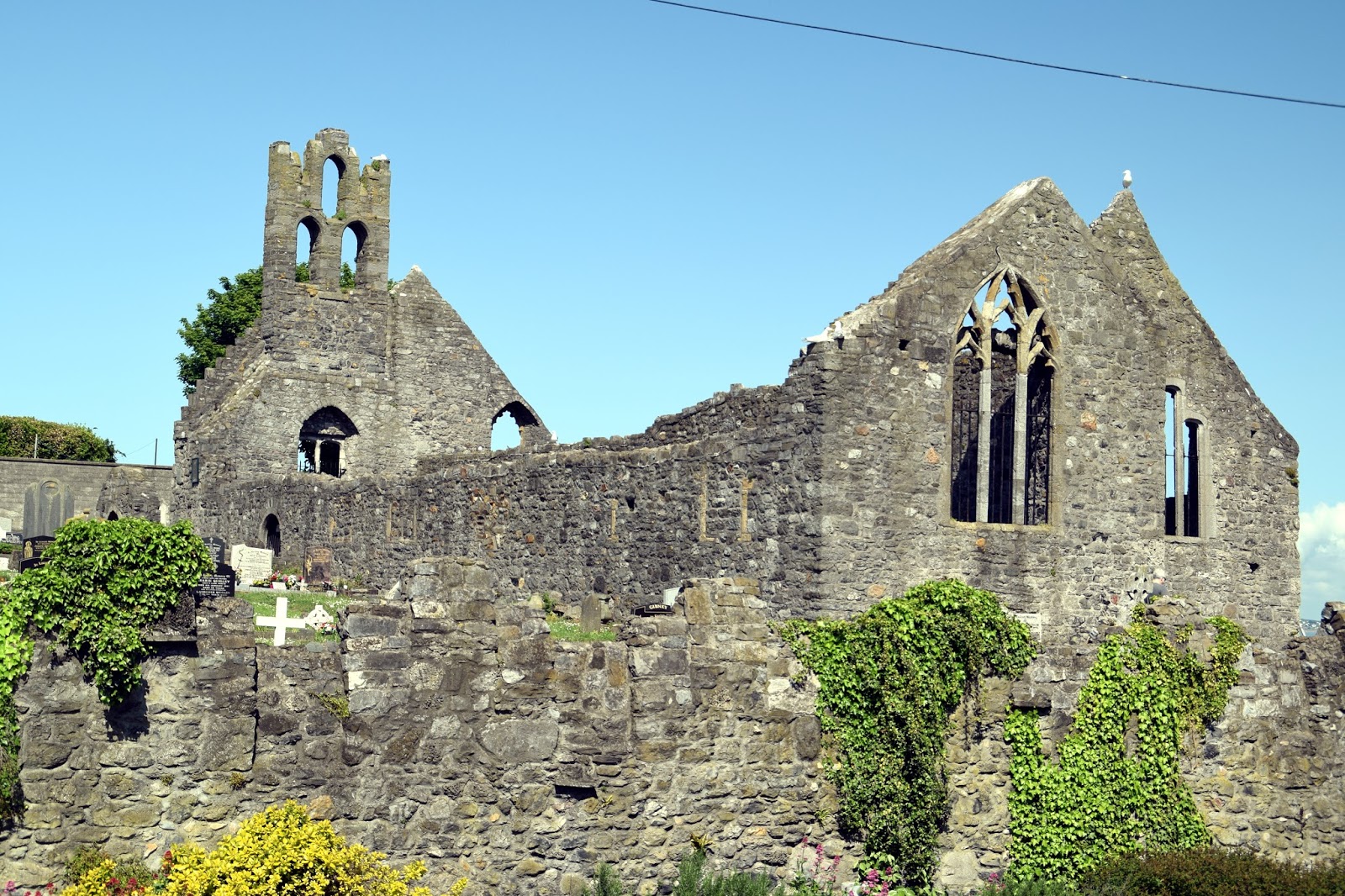 Enjoy your time with beautiful places: St. Mary’s Abbey in Howth Ireland