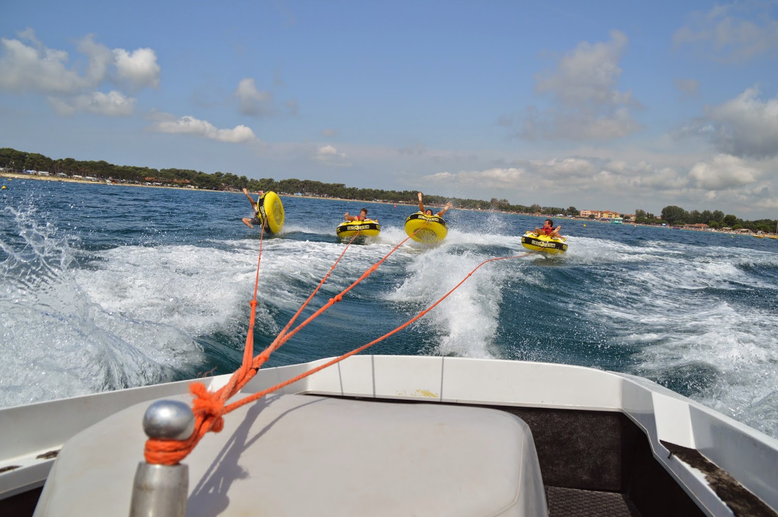 KSJ Glabbeek in Kroatië !!: 05/08/2014: In de banden achter de boot ...