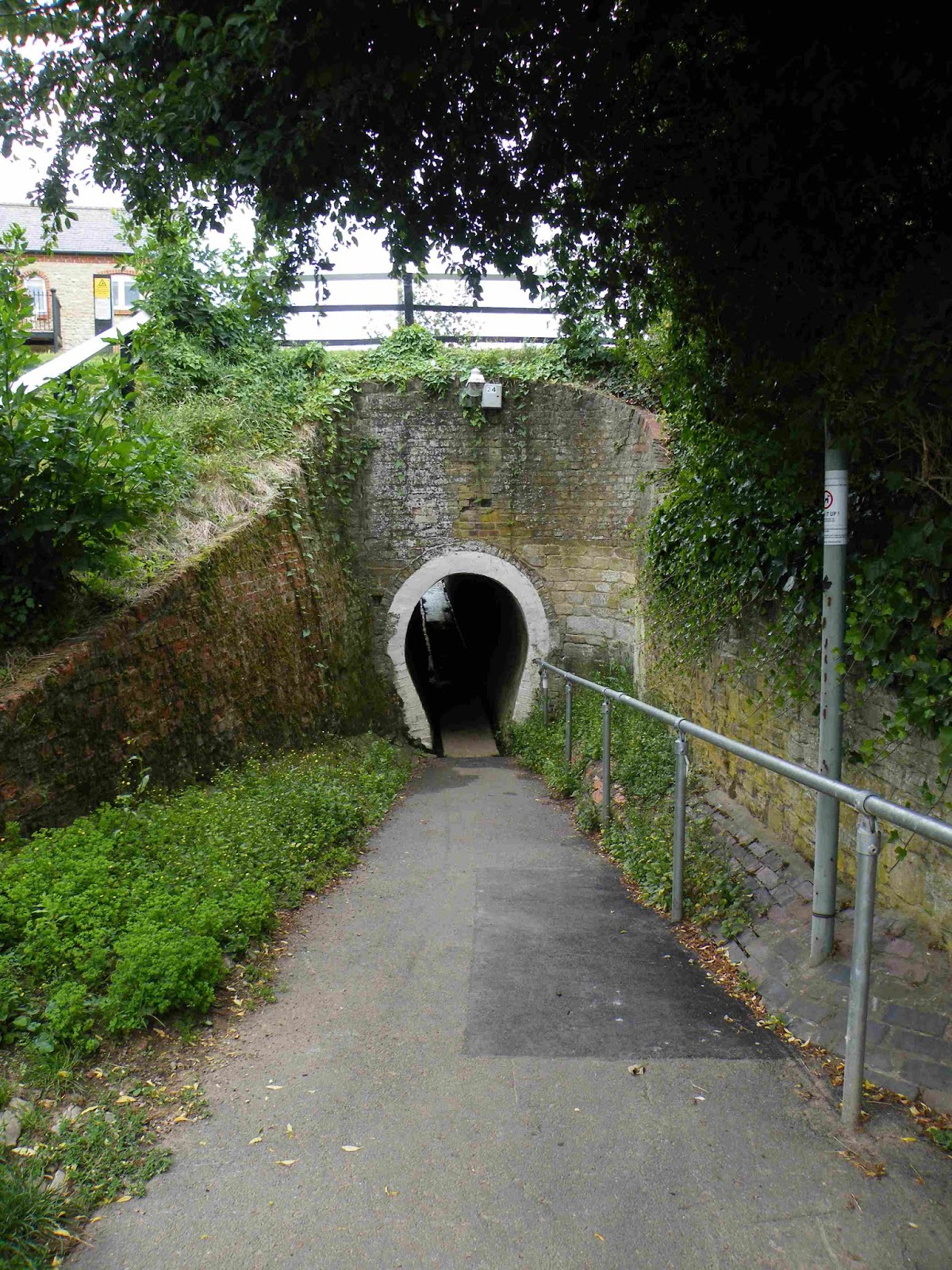 Travelling the Canals of England: Narrow Escape from Milton Keynes