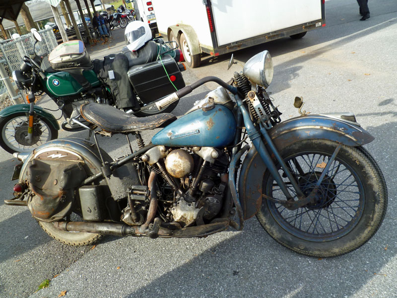 Ol´ Rocket Garage: Unrestored original paint Knucklehead....