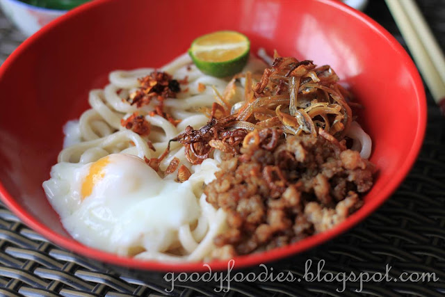 GoodyFoodies: Recipe: Dry Chilli Pan Mee Noodles 辣椒板麺