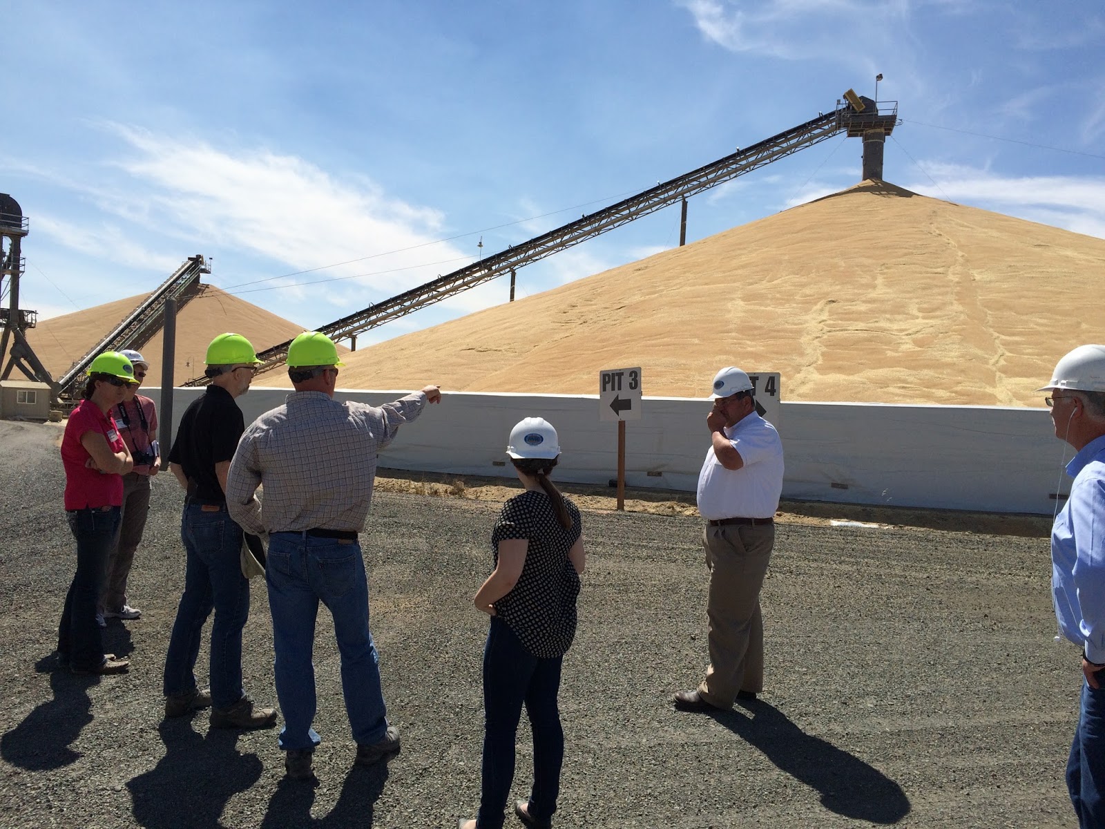 WSDA AgBriefs: Sharing wheat country with the media