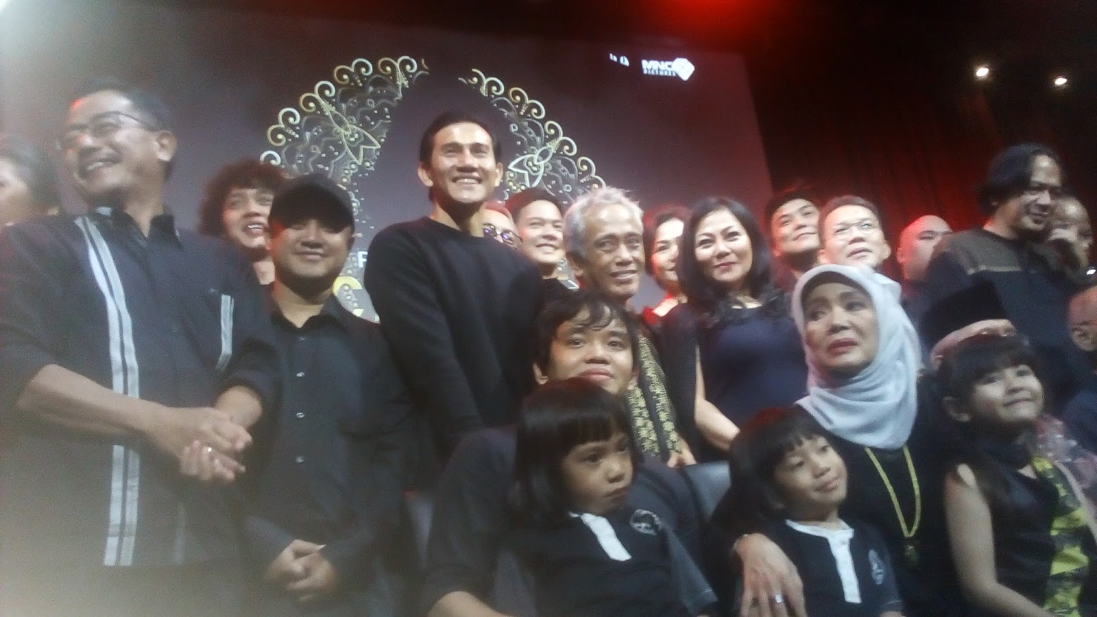 MENGENANG SOSOK PENYANYI LEGENDARIS DALAM OFFICIAL POSTER DAN TRAILER ...