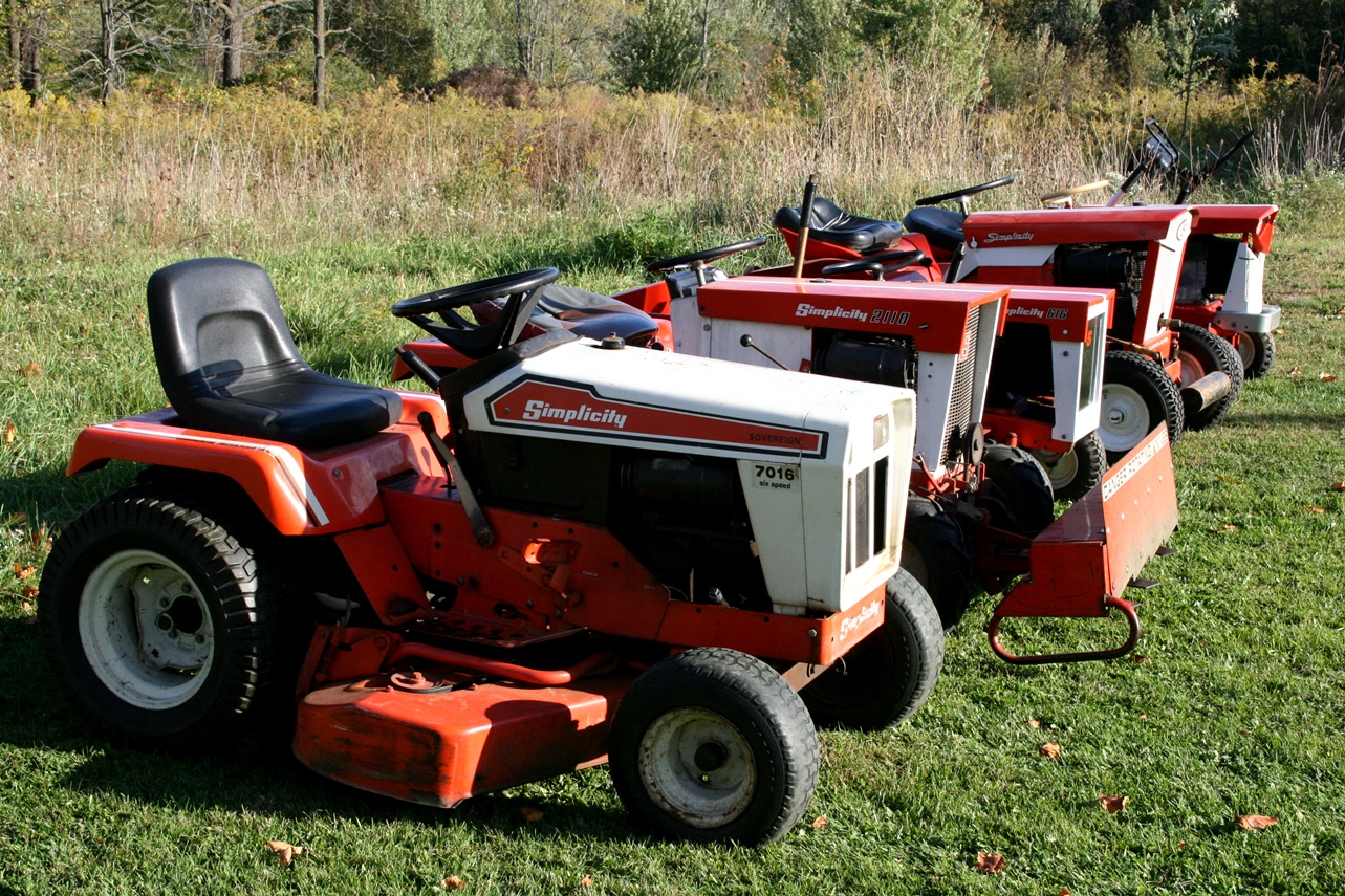 My Simplicity Tractors: 2010 - Another family portrait